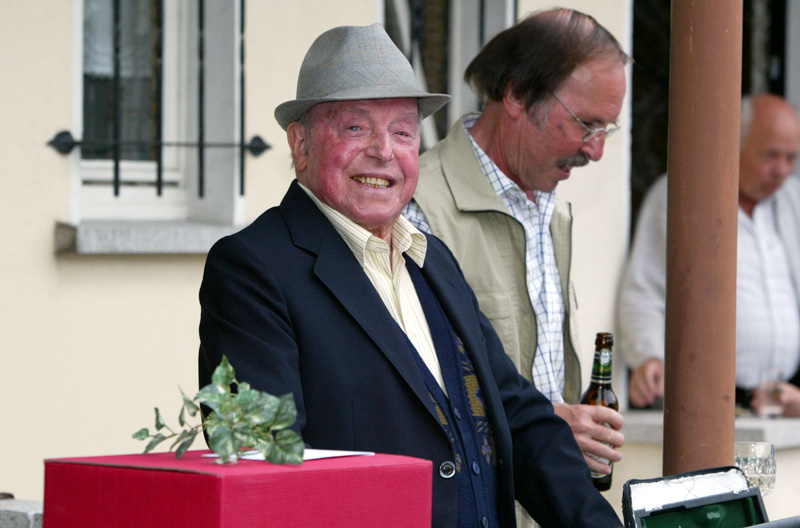 Ständchen Ferdinand Seitz 2004 Fotos | Musikverein Viktoria 08 Ober-Roden
